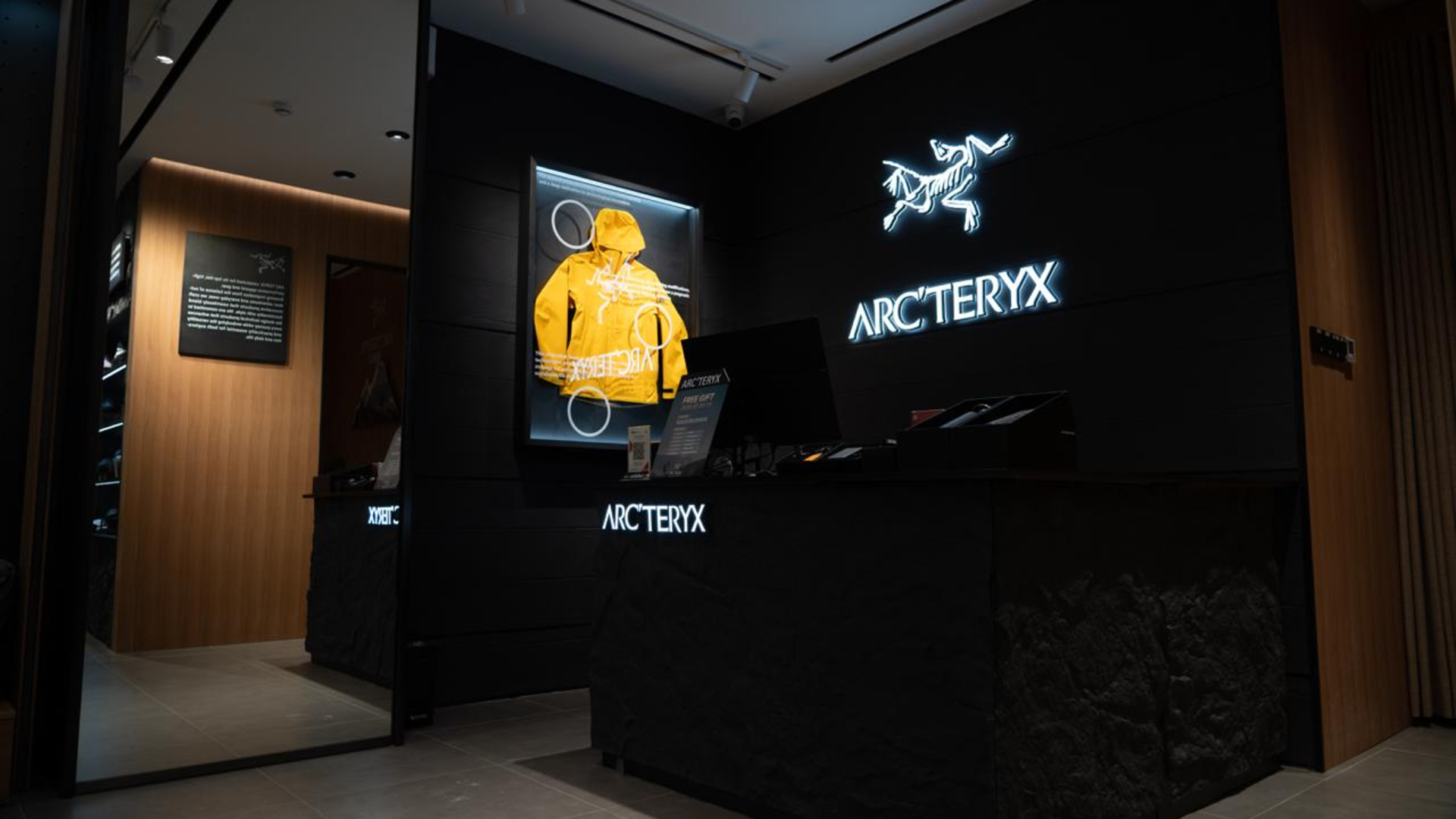 Sempat Jadi Sorotan, Arcteryx Indonesia "Palsu" Mengingatkan Soal ...
