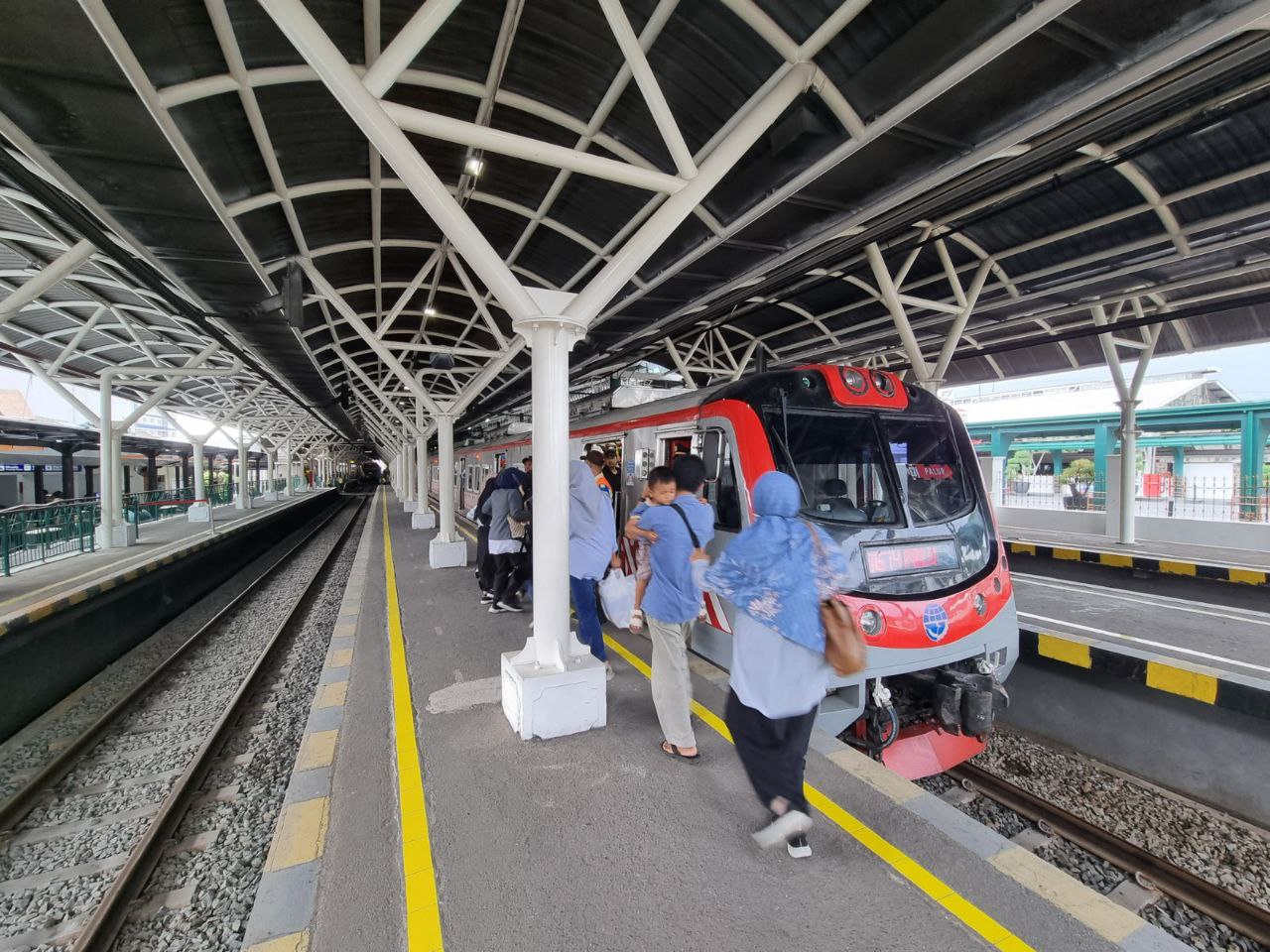KAI Commuter Catat Lebih dari 54 Ribu Penumpang Commuter Line Wilayah 6 ...