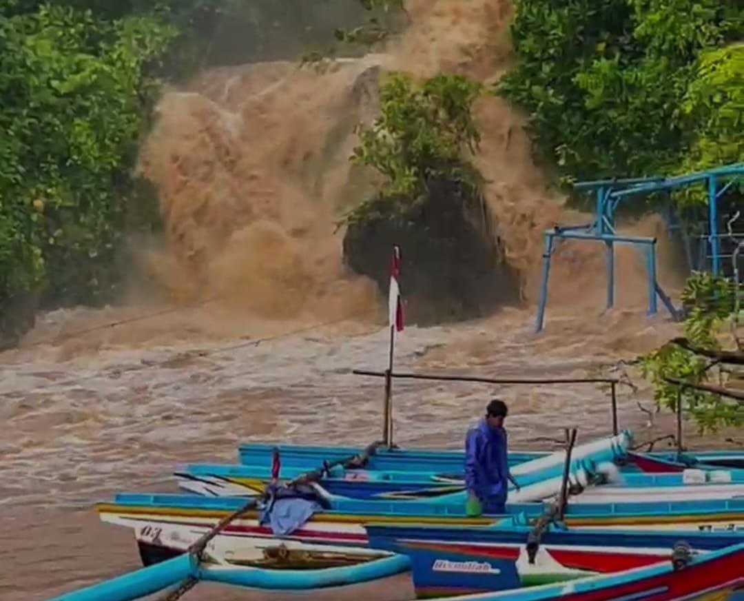 Banjir Rendam Intake Baron: Pompa PDAM Tirta Handayani Tak Bisa ...