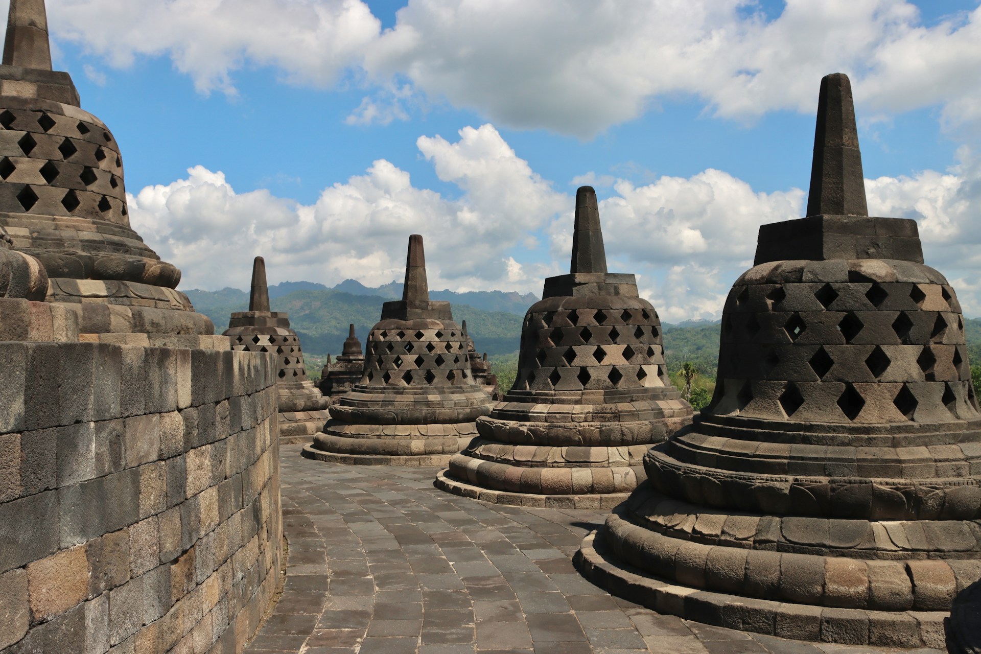 Harga Tiket Masuk Candi Borobudur Februari 2026, Simak Tarif Pelataran ...